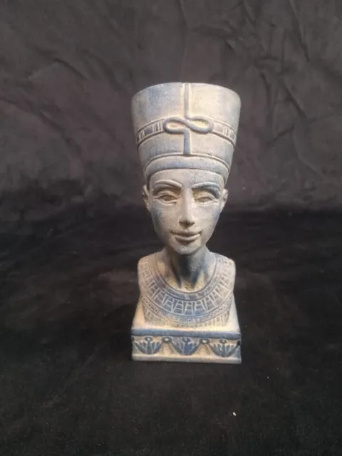 EGYPTIAN ANTIQUITIES ANCIENT Egyptian famous head of Queen Nefertiti ...