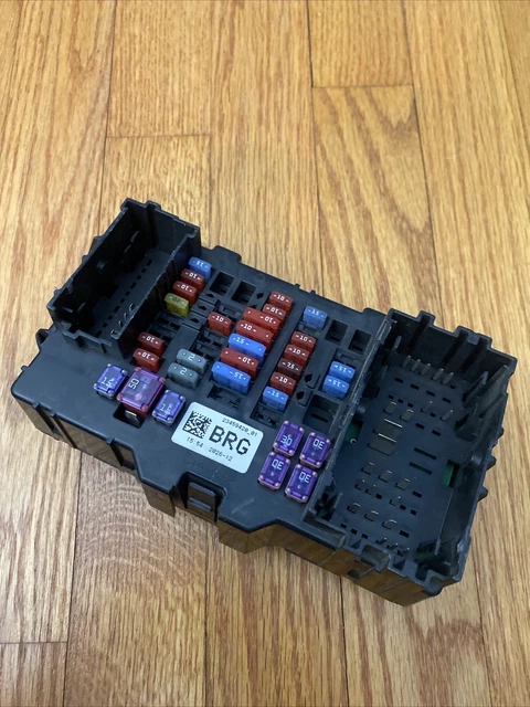 2016-2019 CHEVROLET SILVERADO Sierra Fuse Relay Junction Block Box ...