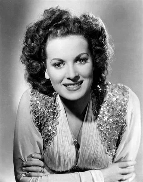 Vintage Retro Maureen Ohara Actress Sex Symbol 8x10 Photo Reprint 0010