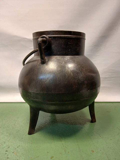 ANTIQUE CAST IRON Gypsey Hanging Cauldron Pot Belly Cooking Pot Garden ...