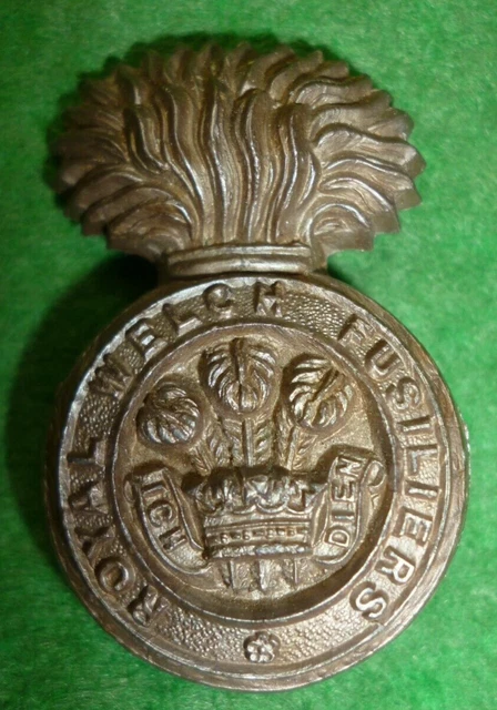 THE ROYAL WELCH Fusiliers (RWF) Plastic Cap Badge, WW2, KK 2225, (2 ...