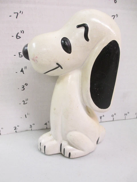 SNOOPY PEANUTS 1970S Charles Schulz comic strip advertising toy coin ...