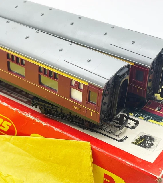 2 X TRIANG RAILWAYS COMPOSITE COACHES ORIGINAL BOX R382 £10.00 ...