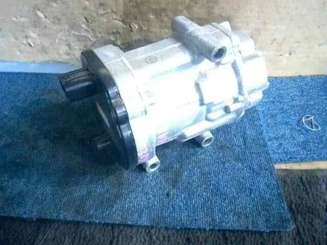 TOYOTA RAV4 2019 6AA-AXAH54 Compressore A/C 8837033040 [usato ...