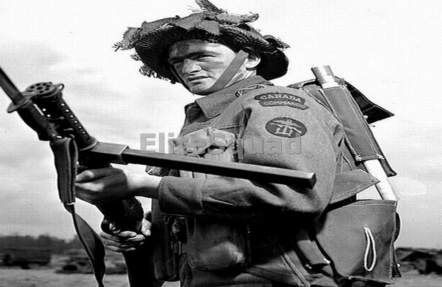 WW2 PHOTO ROYAL Canadian Command Soldier with LANCHESTER machine gun ...