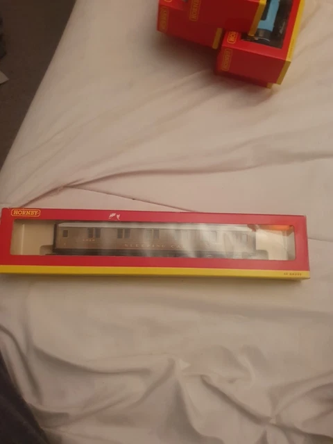 HORNBY R4064A LNER Teak Sleeper Coach Carriage Car 1261 OO Gauge Model ...