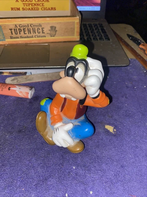 DISNEY THINKING POSE Goofy Sitting Crossed Legged Vinyl Figure 5 1/2 ...
