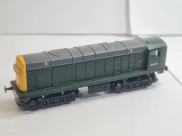 GRAHAM FARISH N GAUGE CLASS 20 DIESEL LOCOMOTIVE D8144 -.B.R. GREEN ...