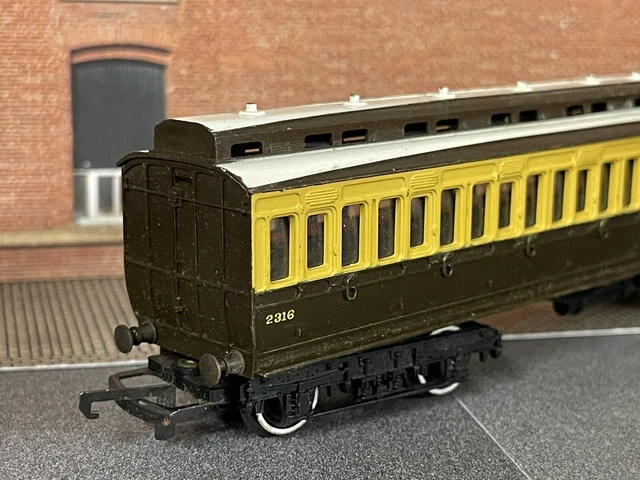 TRIANG OO GAUGE Model Railway GWR Clerestory Brake Coach £0.99 ...