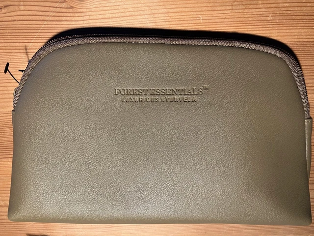 VISTARA BUSINESS CLASS Amenity Kit Forrest Essentials NEU ungeöffnet ...