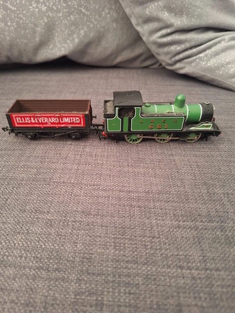 MAINLINE 37-054 LNER 0-6-0 CLASS J72 TANK LOCOMOTIVE 581 om for repair ...