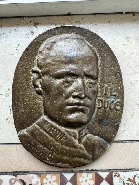 BASSORILIEVO ANTICO PLACCA ovale in ottone mussolini militaria fascismo ...