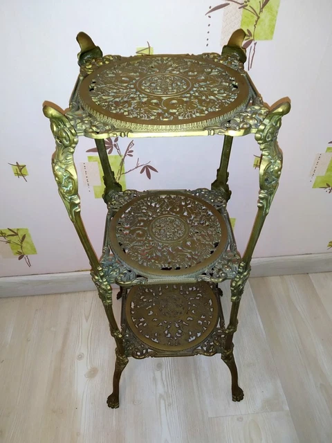 TRÈS ANCIENNE SELLETTE en bronze doré à trois tablettes EUR 279,00 ...