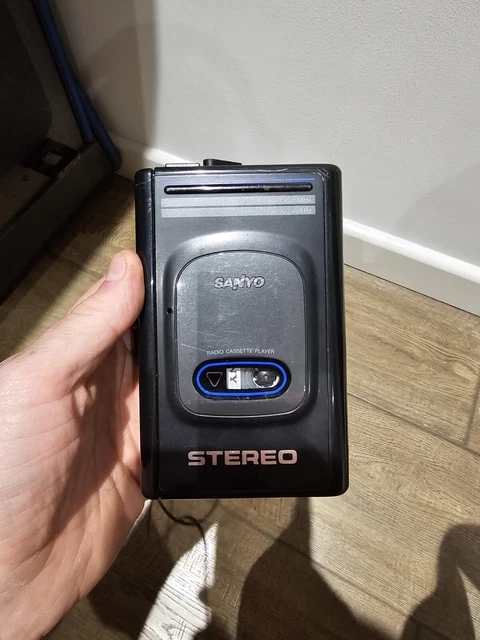 VINTAGE SANYO M-GR72 Portable Personal FM AM Radio Cassette Player Tape ...