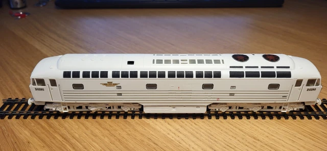 HELJAN 4005 OO gauge BRCW prototype D0260 Lion diesel loco in white ...