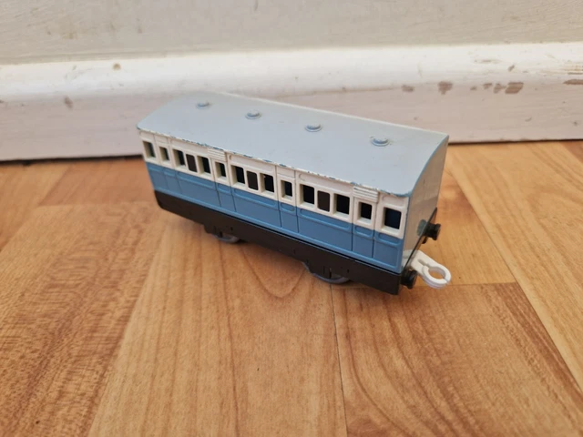 THOMAS THE TANK Engine & Friends Trackmaster Blue/White Passenger Coach ...