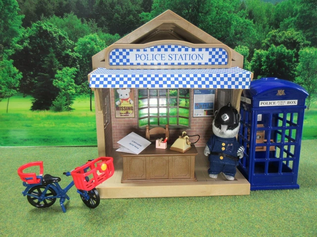 SYLVANIAN FAMILIES DECORATED Police Station with PC Roberts, Bike and ...