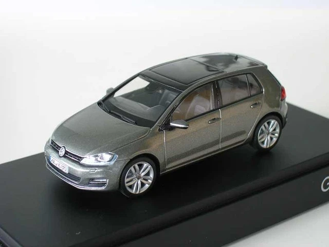 + VOLKSWAGEN VW Golf 7 Modellauto Herpa 1:43 5G4099300EV1 grau def ...