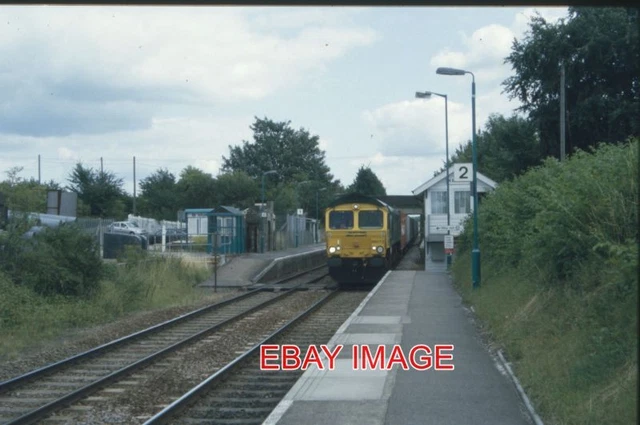 ORIGINAL 35MM SLIDE CLASS 66 LOCO NO 66572 AT KENNETT STATION 7/04 £4. ...