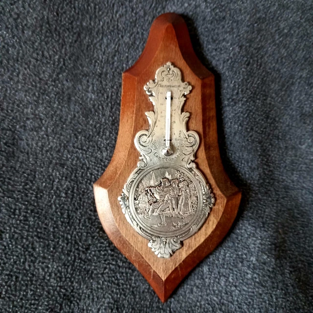 THERMOMÈTRE MURAL MÉTAL Argenté Ciselé Scène Villageoise époque ...