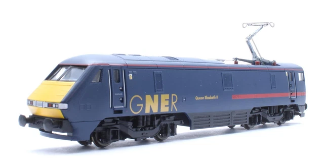 HORNBY 'OO' GAUGE R2427 Gner 'Mallard Service' Qe2 Locomotive Train ...