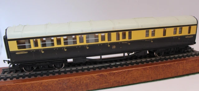 HORNBY RAILWAYS OO Gauge R430 G.W.R. Collett Brake Coach Brown/Cream ...
