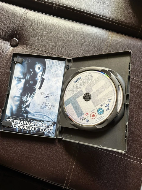 TERMINATOR 2: JUDGEMENT Day - Arnold Schwarzenegger (2 Disc Ultimate ...