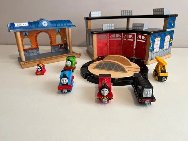 THOMAS THE TANK Engine Tidmouth Sheds Playset & Turntable + Die cast ...