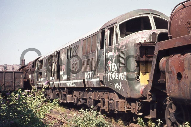 ORIGINAL 35MM COLOUR SLIDE BR DIESEL D601 BARRY SCRAP YARD WITH SLOGANS ...