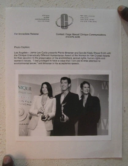 JAMIE LEE CURTIS Pierce Brosnan Keely Shaye Smith Press Kit And Photo £ ...