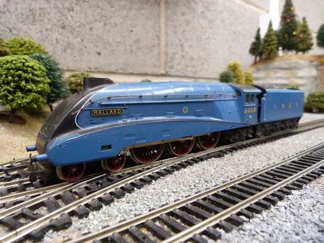 HORNBY LNER BLUE class A4 4-6-2 loco mallard for OO gauge model train ...