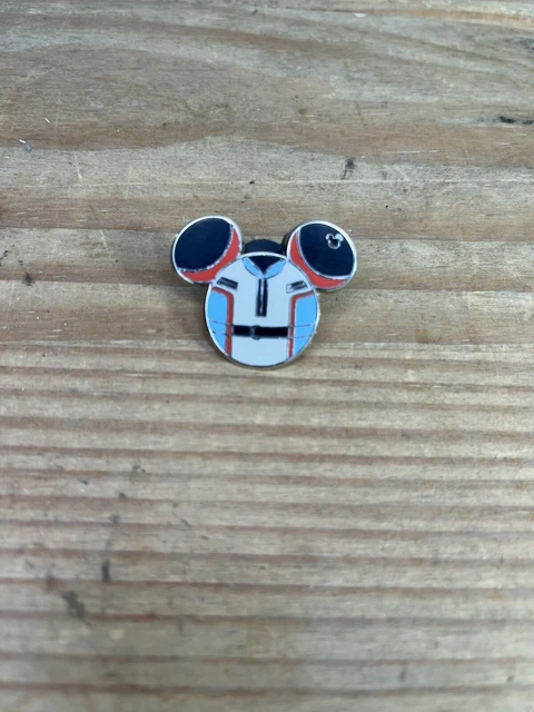 DISNEY 2013 HIDDEN Mickey Series Epcot Cast Costume Icons Mission Badge ...