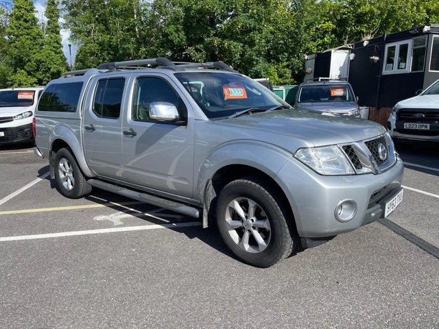 NISSAN NAVARA 2.5 dCi Tekna Auto 4WD Euro 5 4dr Diesel Automatic £6,995 ...