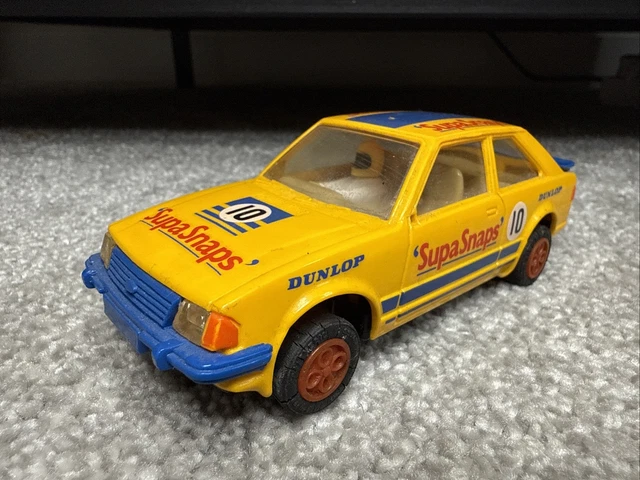 SCALEXTRIC SLOT CAR FORD ESCORT XR3i SUPA SNAPS LIVERY #10 YELLOW £10. ...