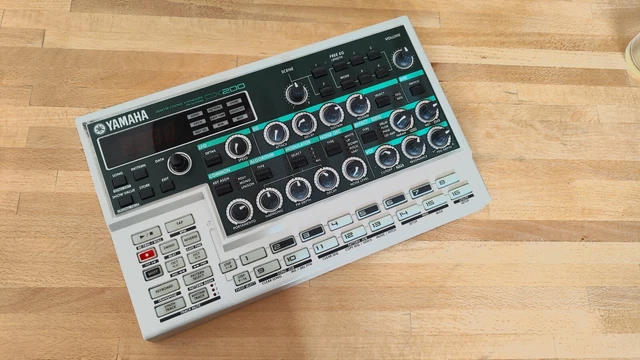 YAMAHA DX200 LOOPFACTORY Groovebox FM Synth wie DX7 OVP & Zubehör ...