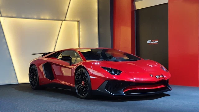 LAMBORGHINI AVENTADOR CONVERSION SV Full Body Kit Kits complets ...