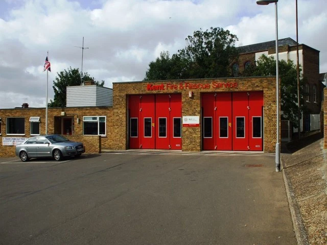 PHOTO 6X4 MARGATE Fire Station According to the size of the building ...