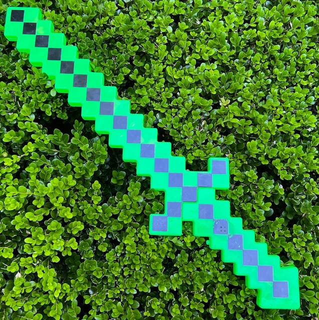 MINECRAFT PIXEL CLASSIC Sword Diamond LED Flashing Lights and FX Sounds ...