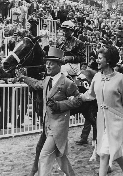 BANKER & HORSE owner Guy De Rothschild leading winning horse 'W- 1964 ...