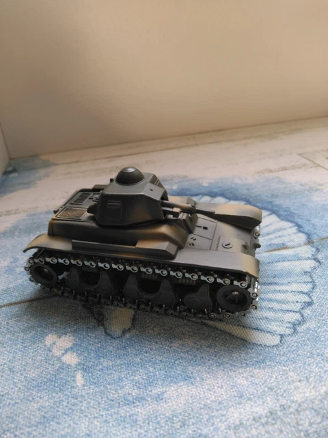 CHAR RENAULT R35. Camouflage. Decalcos Trefles, Cocarde. Solido. 1/73 ...