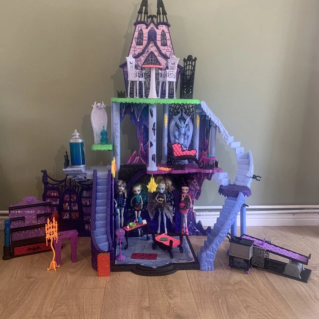 MONSTER HIGH FREAKY Fusion Catacombs Playset House Castle 4 feet Tall £ ...