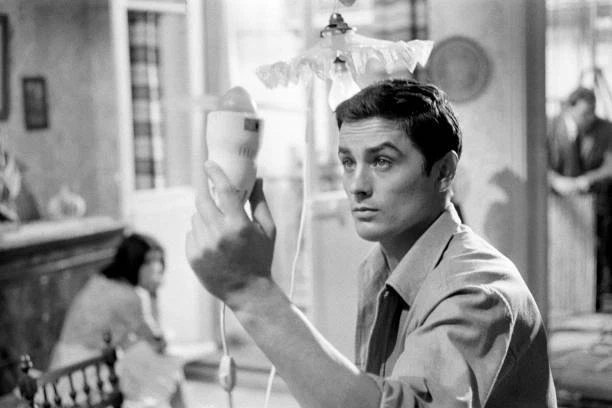 ALAIN DELON DURING the filming of the film Les amours celebres 1961 OLD ...