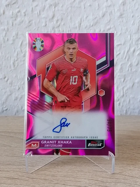 TOPPS FINEST ROAD to UEFA EURO 2024 Granit Xhaka Auto /75 EUR 1,00 ... TOPPS FINEST ROAD to UEFA EURO 2024 Granit Xhaka Auto /75 EUR 1,00 ...
