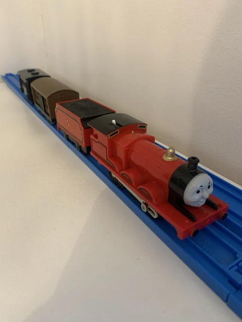 TOMY TRACKMASTER THOMAS the tank engine battery train James And Trucks ...