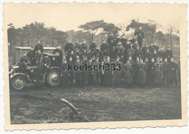 FOTO SOLDATEN DER Luftwaffe am Traktor mit Flak Artillerie Geschütz im ...