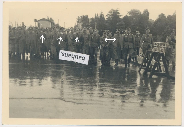 WEHRMACHT GENERALSTAB ?, Offiziere usw. überschreiten eine Brücke Ort ...
