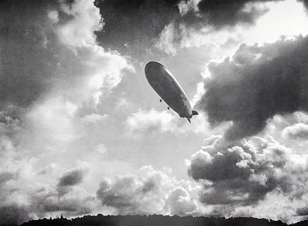 THE GRAF ZEPPELIN In Flight In 1930 Zeppelin OLD PHOTO $8.50 - PicClick AU