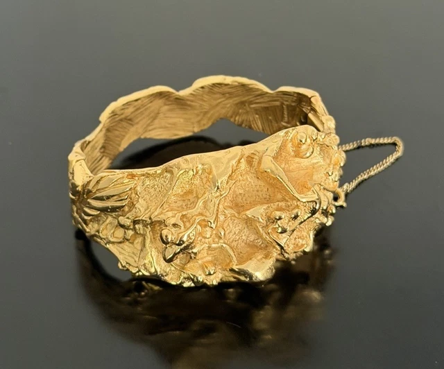 RARE VINTAGE SIGNED CROWN TRIFARI Jonathan Bailey Gold Chunky Hinged ...