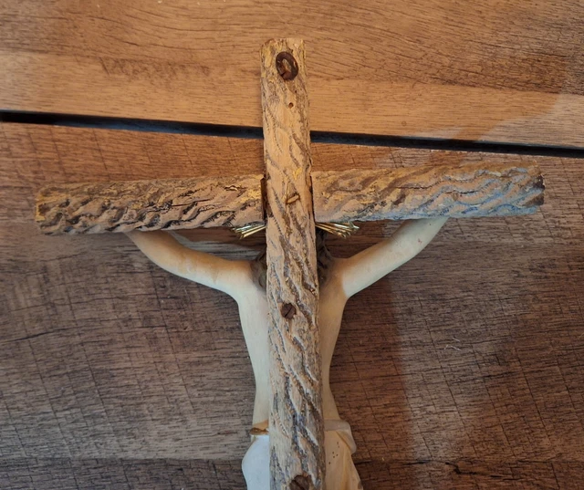 ANCIEN CRUCIFIX PLÂTRE polychrome yeux en verre hauteur 47 cm EUR 149 ...