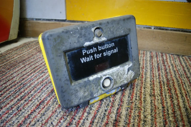 GENUINE 1980'S OR 1990's Pedestrian Wait Traffic Light Push Button ...
